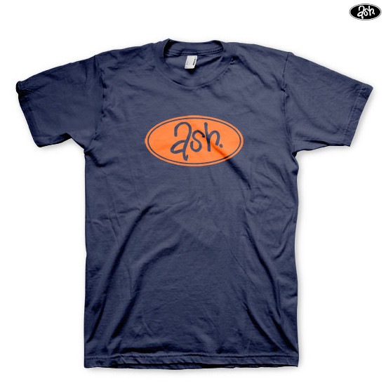 Ash / アッシュ - Retro Logo Tシャツ(ネイビー) | Tシャツ | バンドTシャツのPositiveDive（ポジティブダイブ）