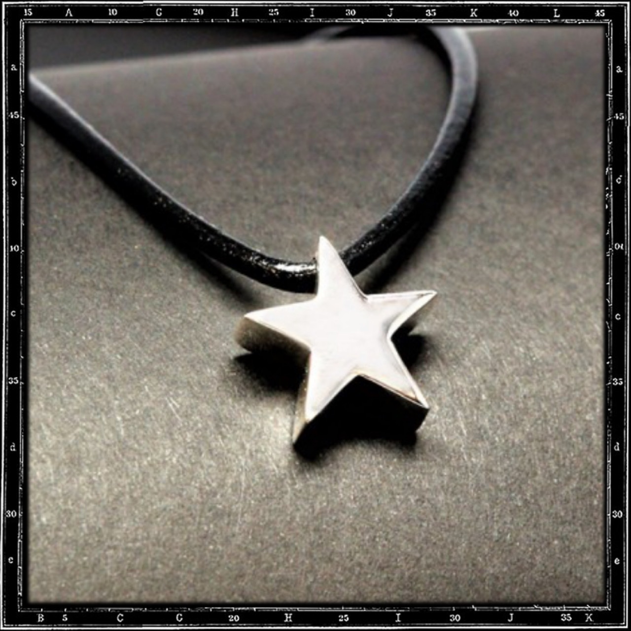 FAT STAR PENDANT - SMALL | ペンダント,その他のペンダント | CRAZY PIG DESIGNS TOKYO