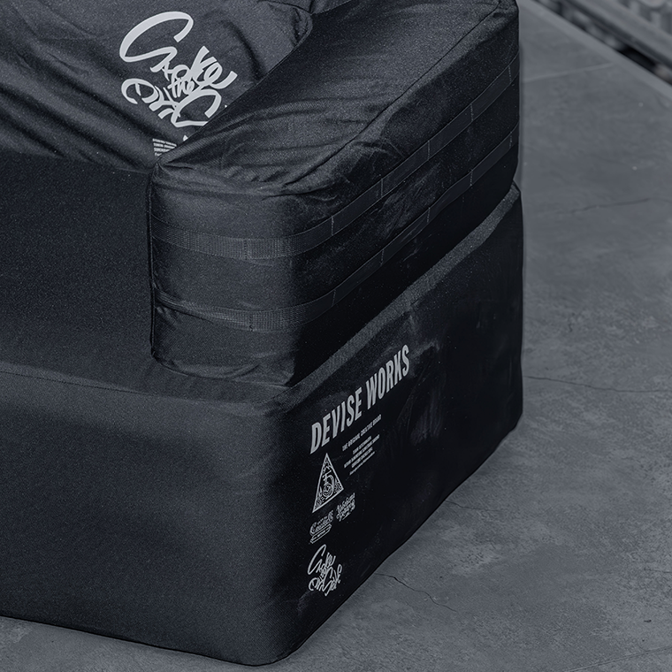 AIR SOFA (DEVISE LOGO ver.） | DEVISE WORKS | キャンプ用品