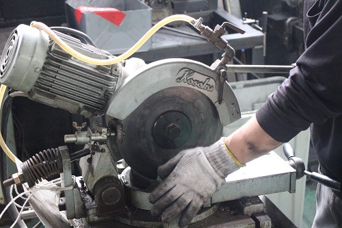 トヨタ ランクル70 SUXONマフラー加工 【型式：HZJ77V】 | ワンオフ製作事例 | SUXON RACING