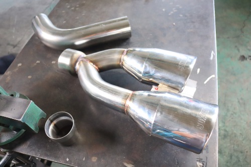 トヨタ ランクル80 ワンオフマフラー 【型式：―】 | ワンオフ製作事例 | SUXON RACING