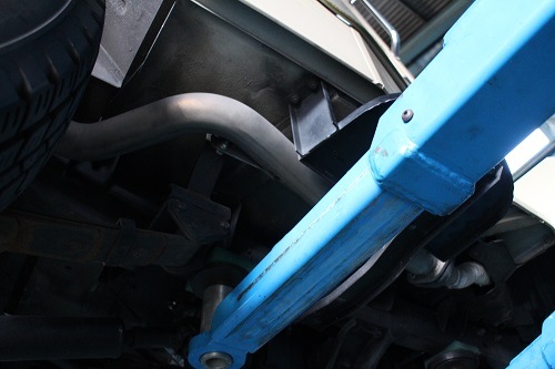 三菱 ジープ ワンオフ マフラー 【型式：J55】 | ワンオフ製作事例 | SUXON RACING