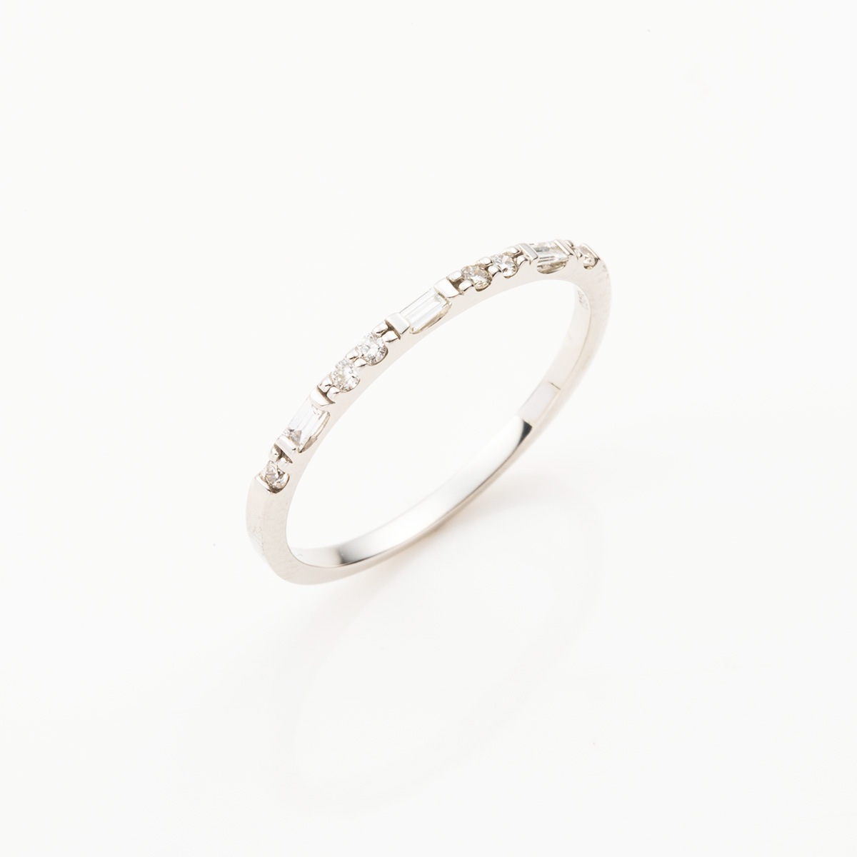 Pt950 ダイヤモンド 0.1ctリング バケットダイヤ×ラウンドダイヤ 交互ライン | | JEWELRY VALLEY｜ジュエリーバレー 山梨のジュエリー