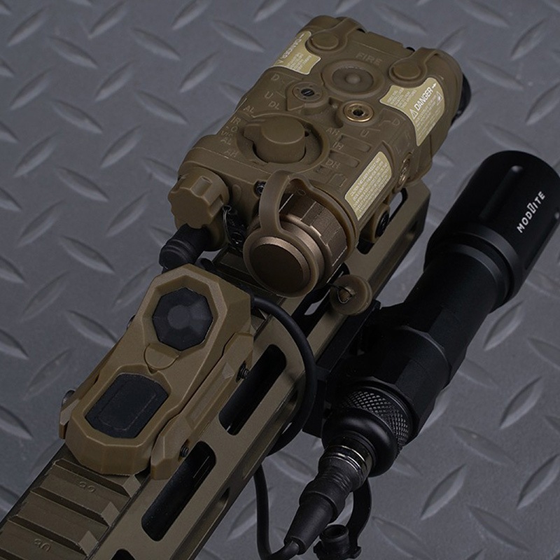 WoSporT Unity Tactical AXONスタイル デュアルスイッチ PEQ/2.5mmプラグ+SFライトプラグ Tan | 光学 ...