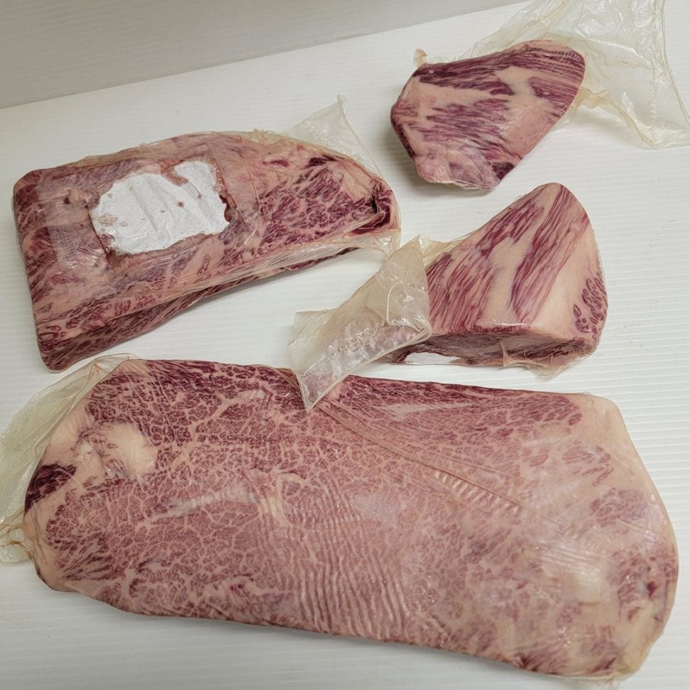 黒毛和牛A5A4 三角カルビ脂除去 グリムキ 4分割 暫定重量約2.5kg 冷蔵直送 1個ずつ真空パック 1kg単価8200円/kg | すべての商品 | オールミート