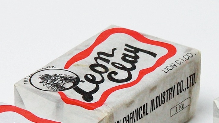 瀬戸製土 トレードマーク LEON CLAY レオン油土 S 標準硬度 (1kg) 60351 2000037789518 | アークオアシス ...