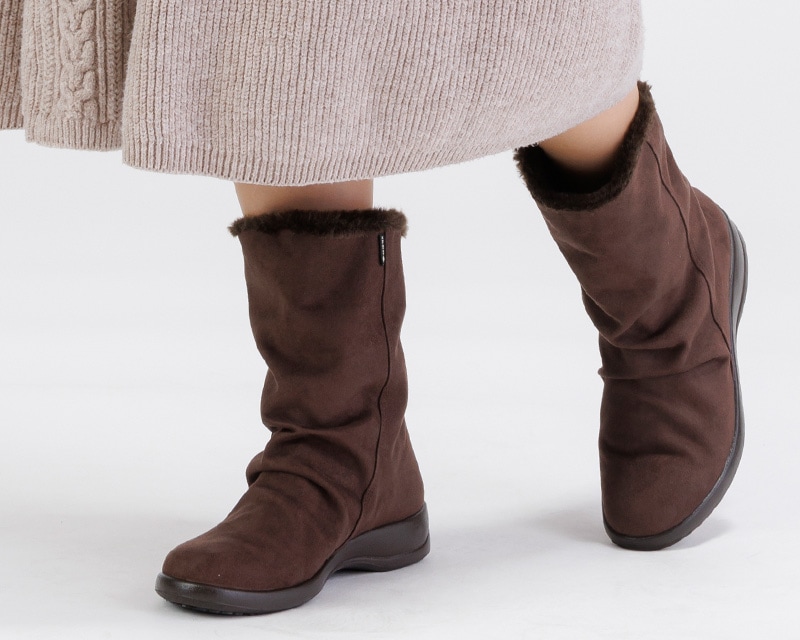 ASAHI アサヒシューズ TDY3998 D-BRスエード 22 AF39982 BLK | 22cm 靴 シューズ 婦人靴 スエード調 ボア付 ミドルブーツ 全天候対応 雨 雪 晴雨兼用 防水 ベーシック シンプル カジュアル レディース ファッション 超軽量 防寒 防滑 冬靴 おすすめ トップドライ TDY3998 ダークブラウンスエード | すべての商品