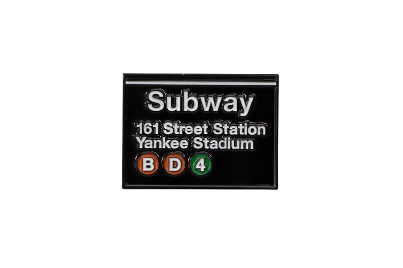 MTA YANKEE STADIUM SUBWAY SIGN ENAMEL PIN | すべての商品 | GROWAROUND（グロウ ...