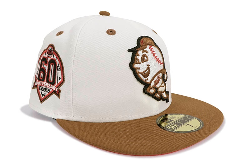 NEW ERA NEW YORK METS 59FIFTY FITTED CAP 60TH ANNIVERSARY SIDE PATCH RED UNDER VISOR OPTIC WHITE PEANUTS TAN Category HEAD GEAR FITTED CAP GROWAROUND