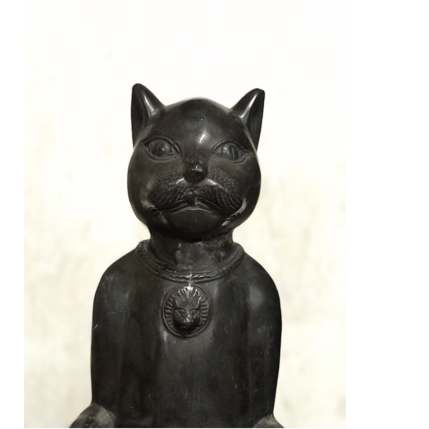 ブロンズ猫／皿を持つブロンズ猫のオブジェ【H97cm】 | ブロンズ猫 | アジアンライフスタイルチャナン 公式通販