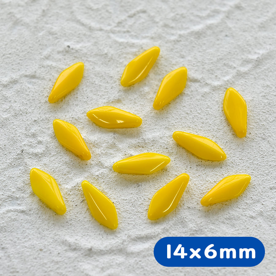 大人気 ダガー 14x6mm オパックイエロー の通販【チェコビーズ専門店 BEADER】アクセサリー,新商品