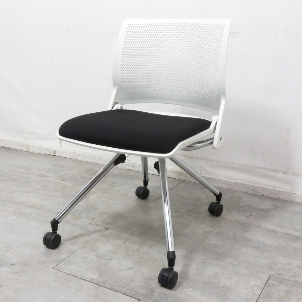 オカムラ 9317SR FO13 ミーティングチェア ホワイト/ブラック ネスティングチェア 肘無し 会議椅子 重ね収納 セミナー 在宅 ...