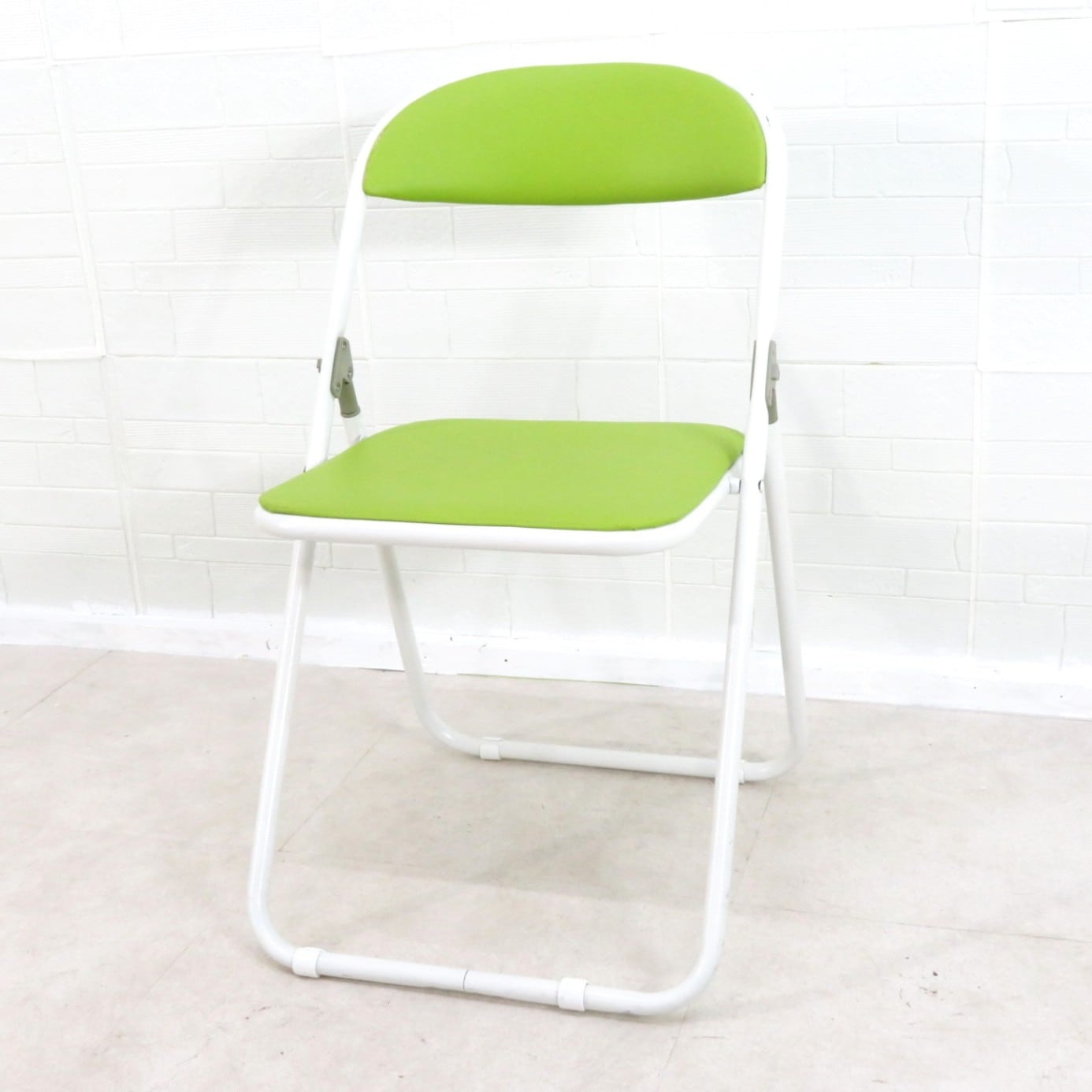 訳有り 藤沢工業 WF-106 折り畳みチェア ホワイト・グリーン パイプ椅子 会議 ミーティング イベント セミナー 講演 研修 ワーク ...