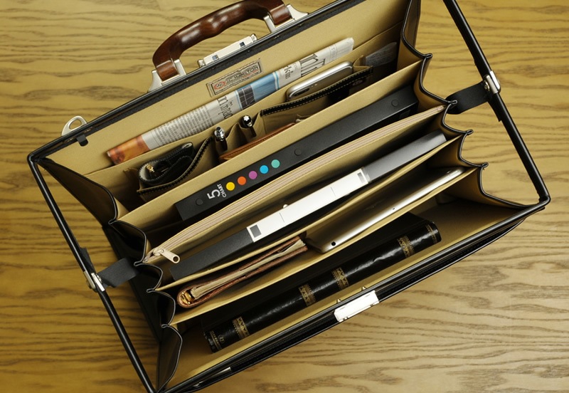 J.C HAMILTON メンズダレスバッグ 5層 木製ハンドル ビジネスバッグ