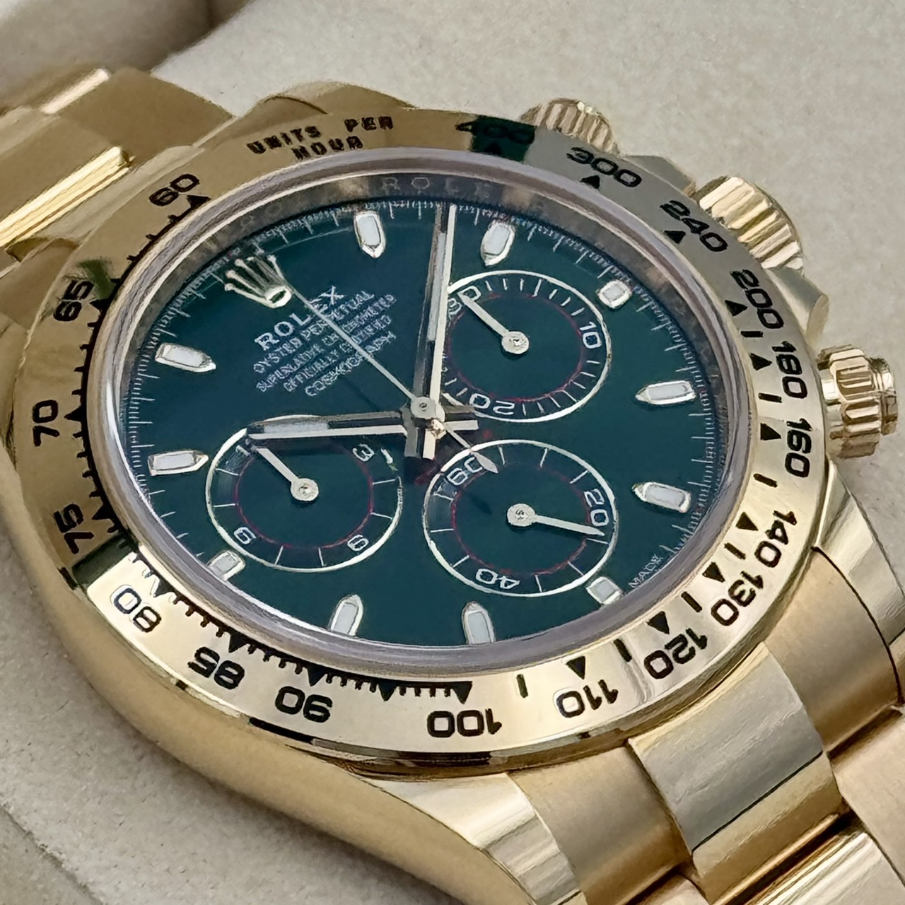 ROLEX (ロレックス) コスモグラフデイトナ 116508 グリーン K18YG 中古美品 心斎橋店 CAT-537 | ROLEX ...