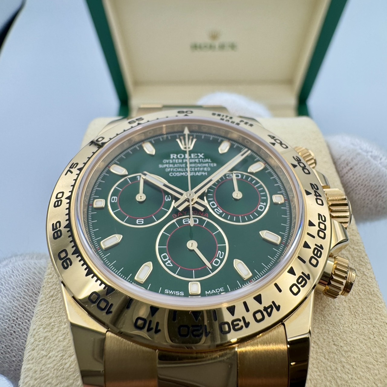 ROLEX (ロレックス) コスモグラフデイトナ 116508 グリーン K18YG 中古美品 心斎橋店 CAT-537 | ROLEX ...