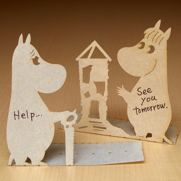 パソコンのキーボードのキーのすき間に挟んで立てかけられるかわいい伝言メモ ハイモジモジ Deng On MOOMIN"お家をつくろう"｜【文具 ...