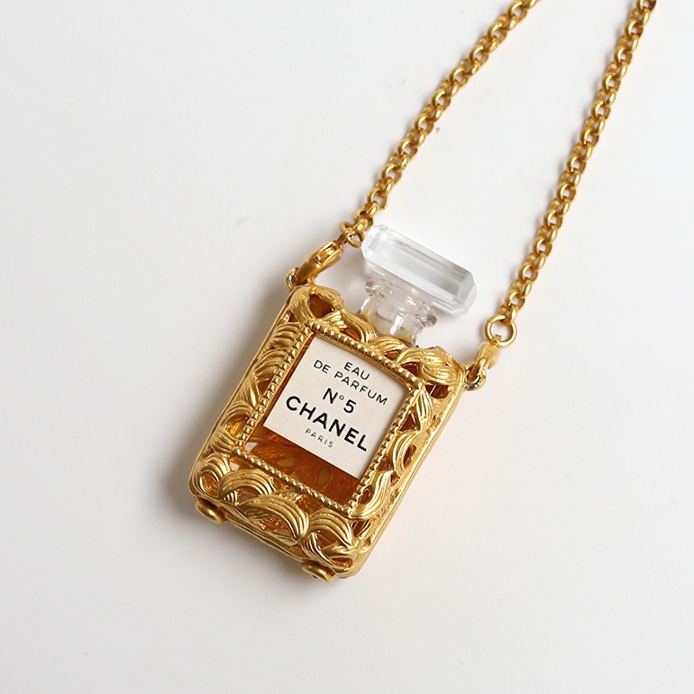 【VINTAGE】CHANEL No.5 Perfume Bottle Necklace | VINTAGE | MATILDE
