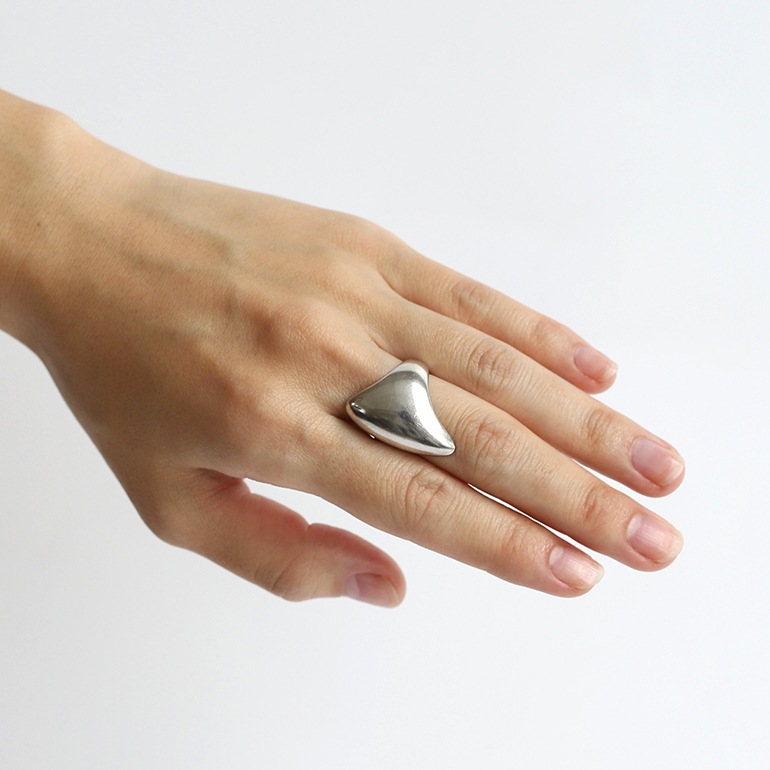【VINTAGE】HANS HANSEN Modern Ring | すべての商品 | MATILDE