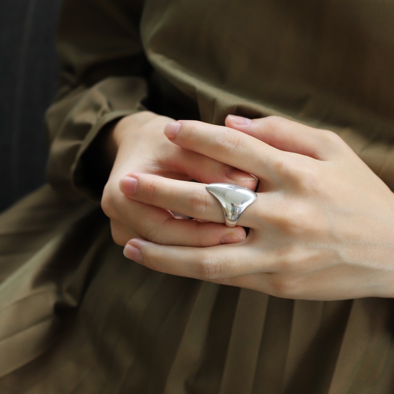 【VINTAGE】HANS HANSEN Modern Ring | すべての商品 | MATILDE