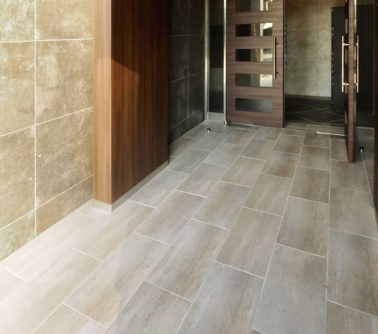 おしゃれでちょっとこだわりの床材,タイル,600角が見つかる｜CeraCore ミッド店