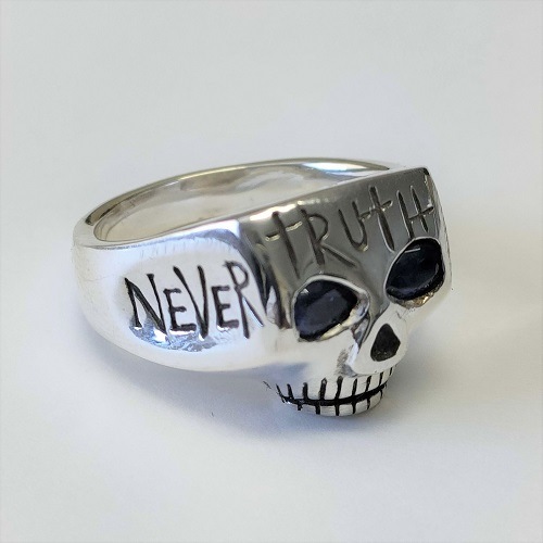 JIMSKULL RING JOHNNY DEPP NEVER FEAR TRUTH 合成サファイア。 の販売【CHARCOAL*GREEN ...