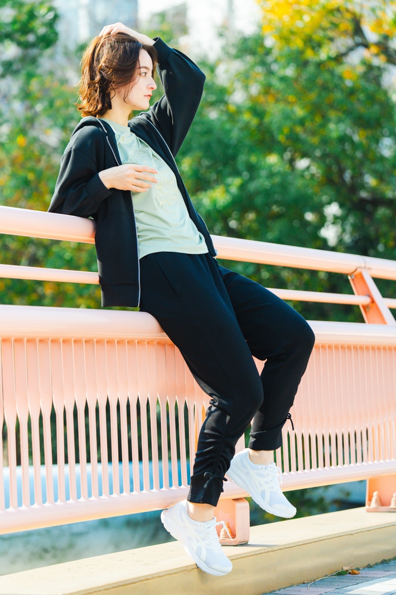 ラインストーンジップUPパーカー ブラック 1535-1424 | D SHOP 着心地のいい高品質なフィットネスウェア