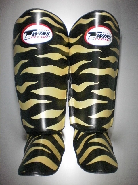 レガース （ツインズ） ゼブラ デビルSP 【黒／金】 | レガース,ツインズ【ゼブラ】 | | ムエタイショップ TEAM DEVIL666