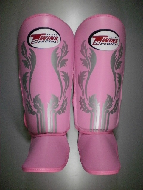 レガース (ツインズ） リーフ デビルSP 【ピンク／銀】 | レガース,ツインズ【リーフ】 | | ムエタイショップ TEAM DEVIL666