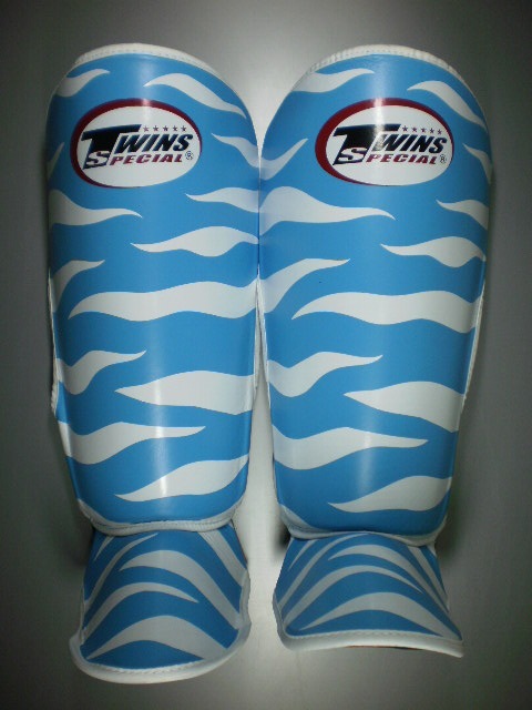 レガース （ツインズ） ゼブラ デビルSP 【水色／白】 | レガース,ツインズ【ゼブラ】 | | ムエタイショップ TEAM DEVIL666