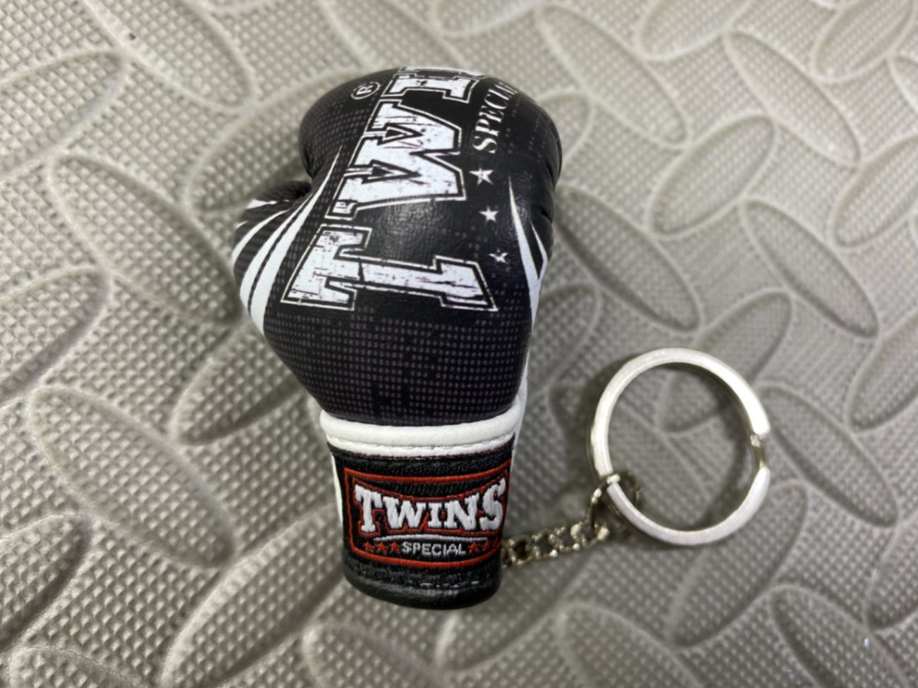グローブキーホルダー（ツインズ）スペシャル【黒】 | キーホルダー＆ストラップ,グローブ （ツインズ） | | ムエタイショップ TEAM ...
