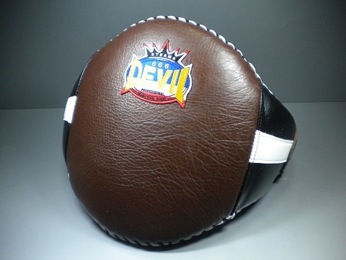 ベリー（Dスペシャル）ベルト式 【茶・黒／白ライン】 | ベリー,Dスペシャル | | ムエタイショップ TEAM DEVIL666