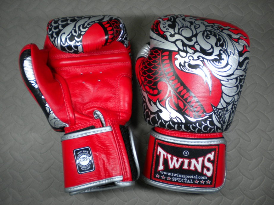 オンスグローブ（ツインズ）ナガス【赤／銀】 | グローブ,ツインズ【ナガス】 | | ムエタイショップ TEAM DEVIL666