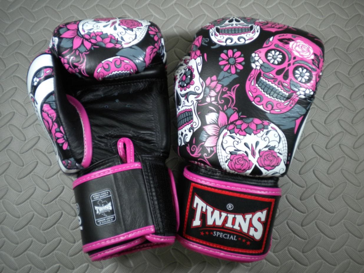 オンスグローブ （ツインズ） ガイコツ 【ピンク】 | グローブ,ツインズ【ガイコツ】 | | ムエタイショップ TEAM DEVIL666