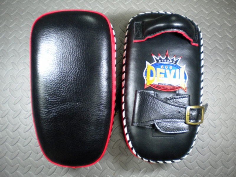 キックミット（Dスペシャル）ベルト式【Sサイズ】 | ミット,キックミット | | ムエタイショップ TEAM DEVIL666