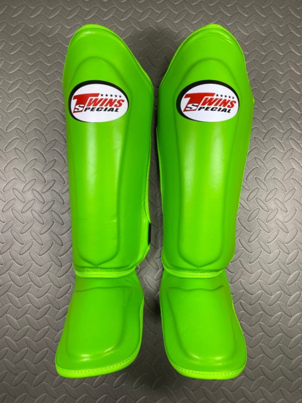 レガース（ツインズ）無地【黄緑】 | レガース,ツインズ【無地】 | | ムエタイショップ TEAM DEVIL666