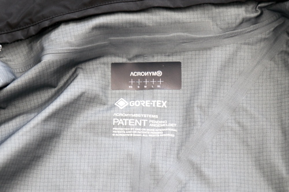 ACRONYM(アクロニウム) "J115-GT 3L Gore-Tex Pro Interops Jacket" | ACRONYM(アクロニウム) | | Digital-Mountain
