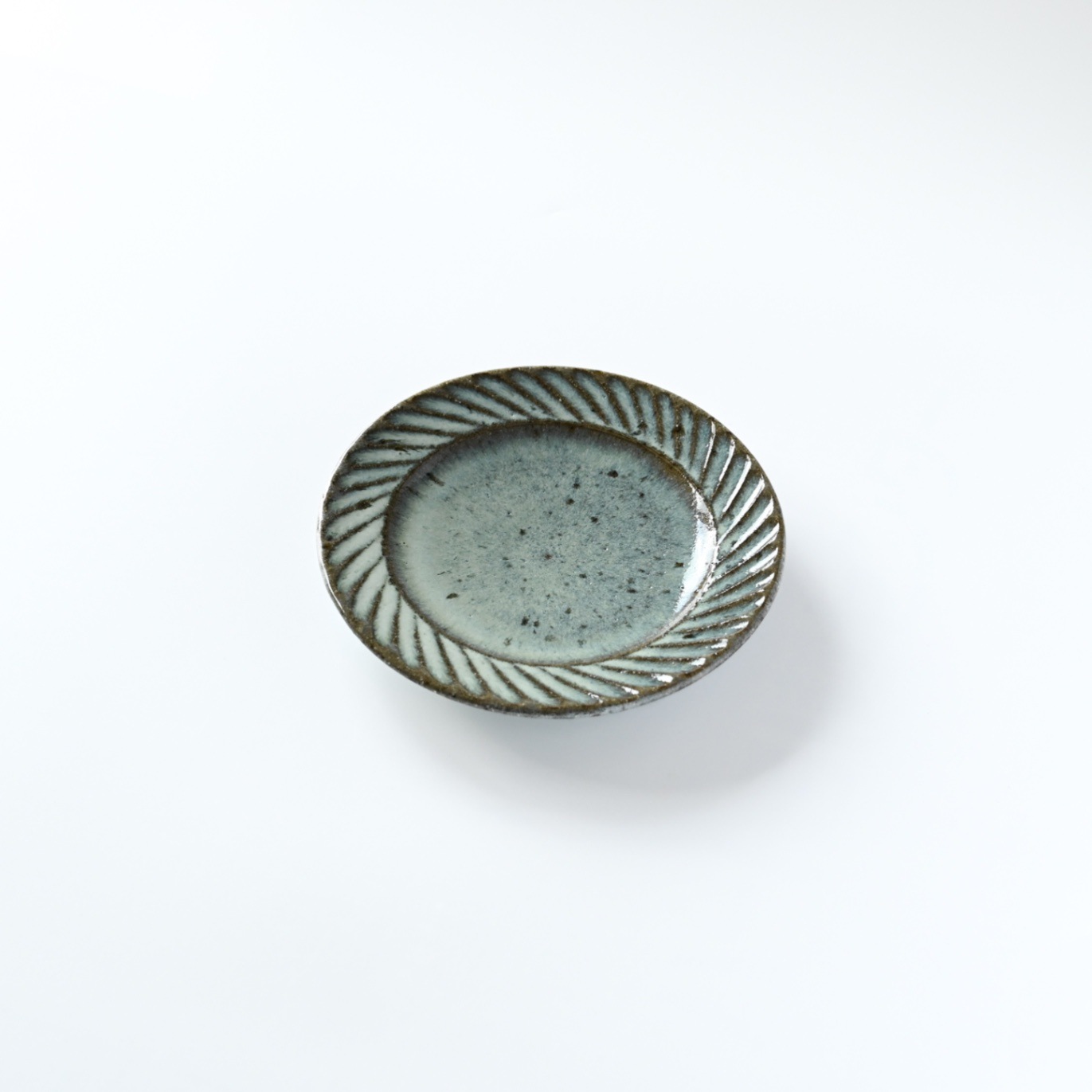 工房つちみ / 5寸リム平皿 しのぎ green | 作り手,工房つちみ | 和食器通販 eyl utsuwa(エイル ウツワ)