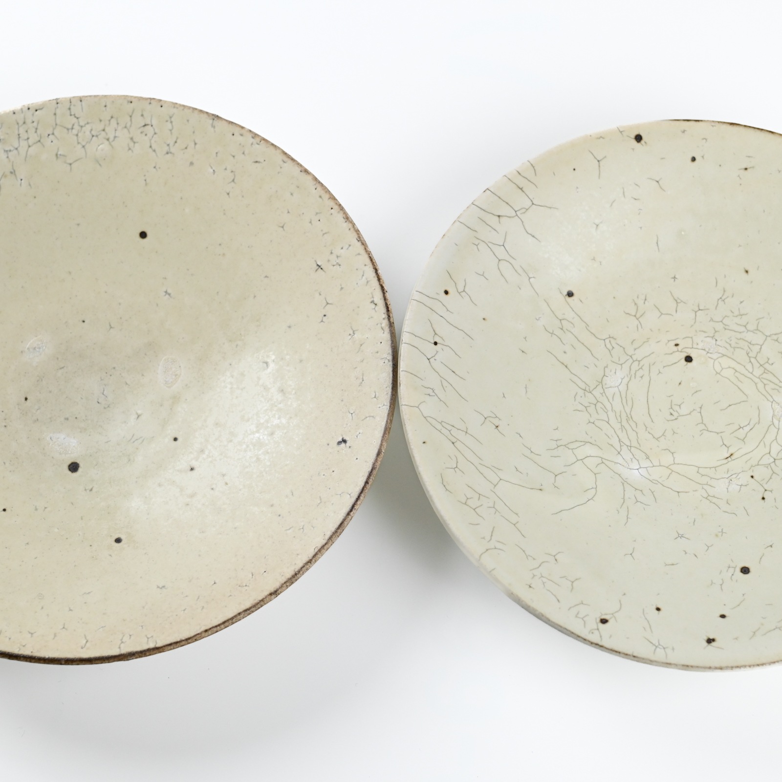 下村淳 / 5.5寸皿 粉引 ルチル釉 | 作り手,下村淳 | 和食器通販 eyl utsuwa(エイル ウツワ)