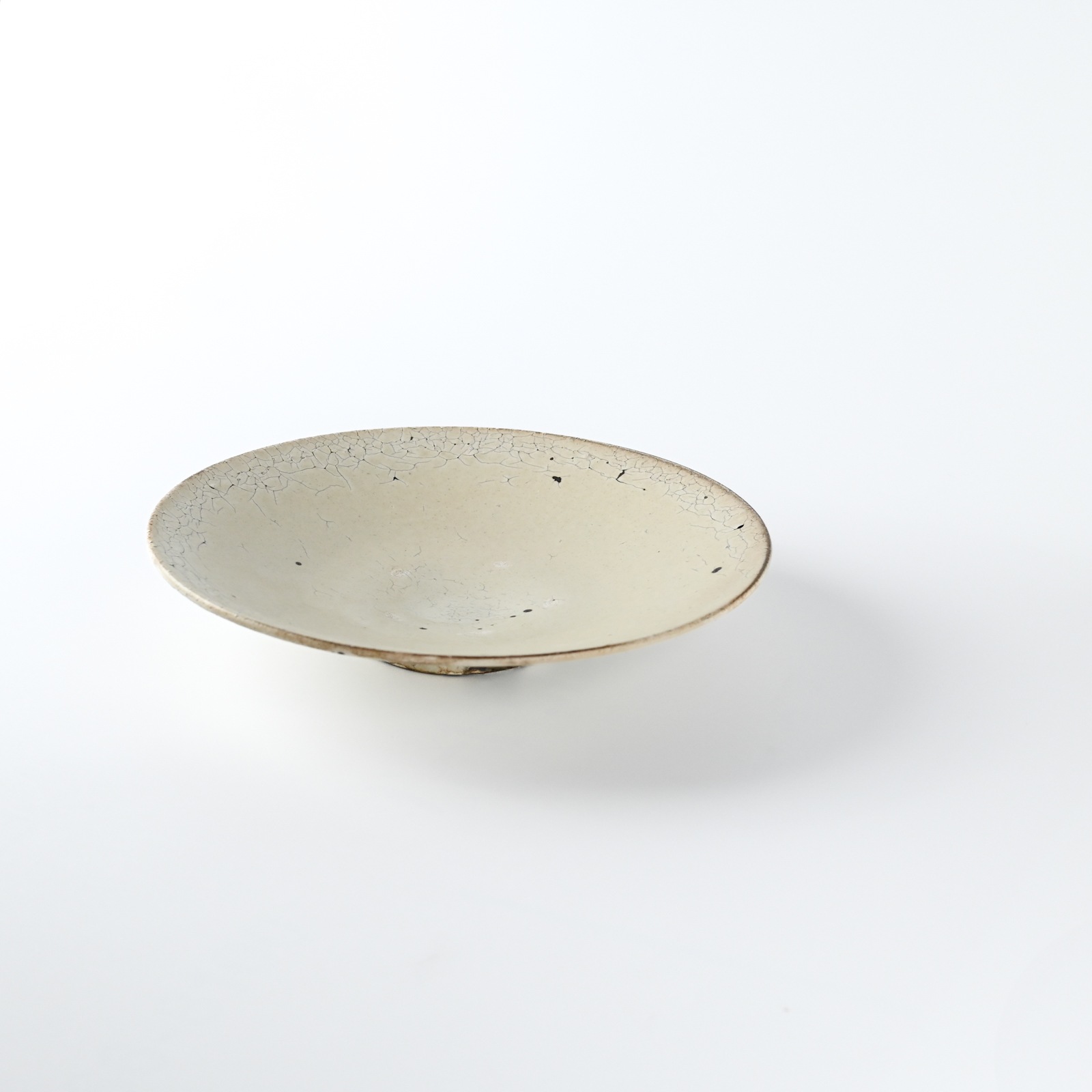 下村淳 / 8寸皿 粉引 ルチル釉 | 作り手,下村淳 | 和食器通販 eyl utsuwa(エイル ウツワ)