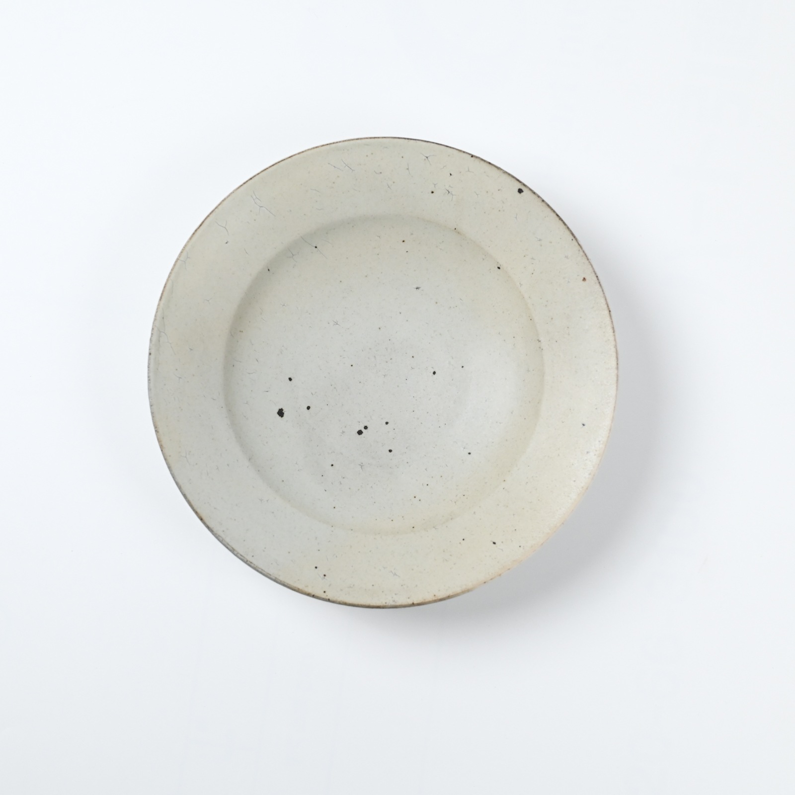 下村淳 / 7.5寸リム皿 粉引 しっとり白 | 作り手,下村淳 | 和食器通販 eyl utsuwa(エイル ウツワ)