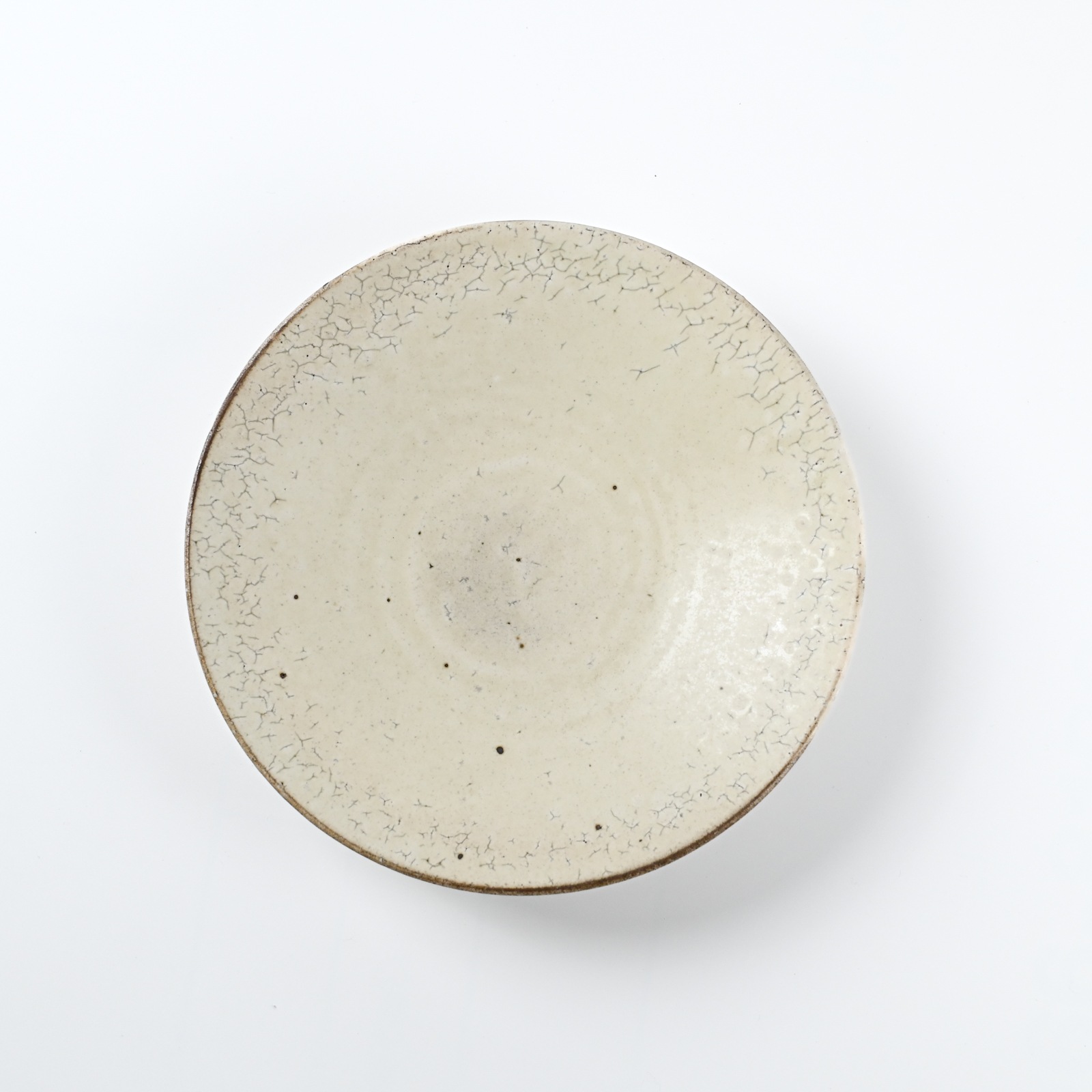 下村淳 / 口作り5.5寸皿 粉引 ルチル釉 | 作り手,下村淳 | 和食器通販 eyl utsuwa(エイル ウツワ)