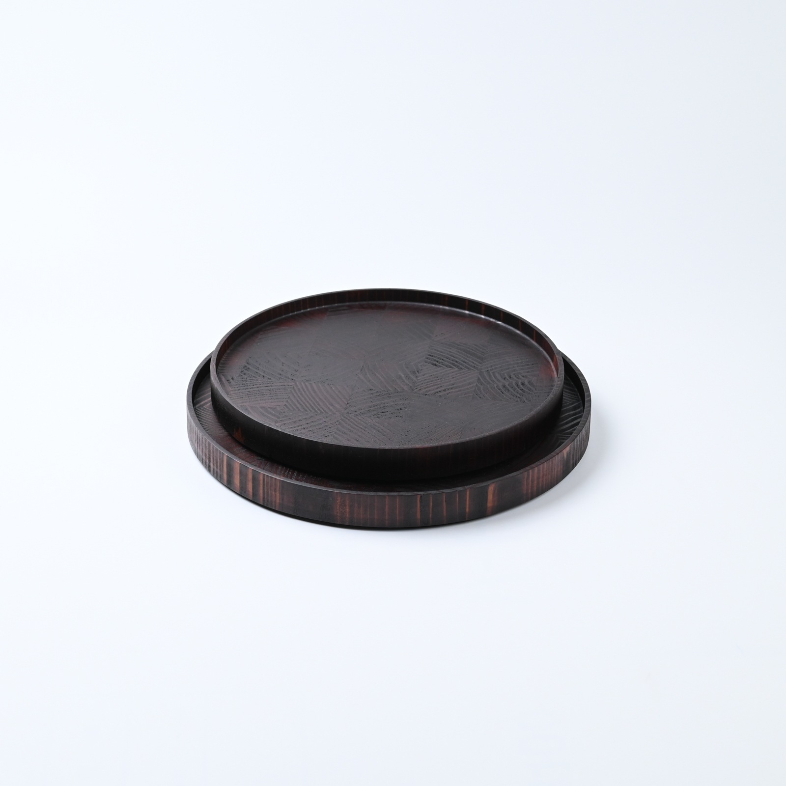 森下綾 / リム皿 7寸 漆色 | 作り手,森下綾 | 和食器通販 eyl utsuwa(エイル ウツワ)