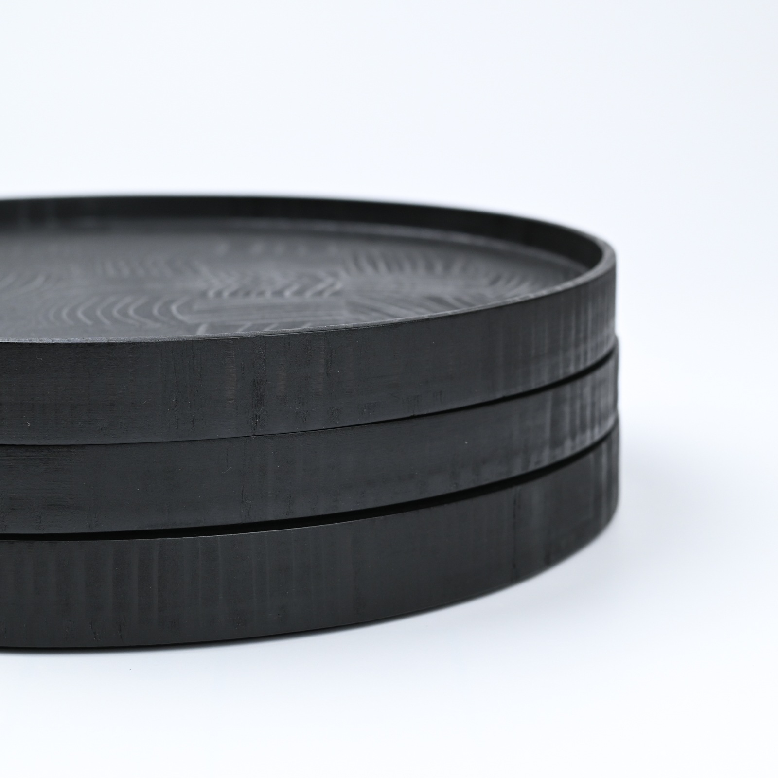 森下綾 / リム皿 8寸 黒色 | 作り手,森下綾 | 和食器通販 eyl utsuwa(エイル ウツワ)