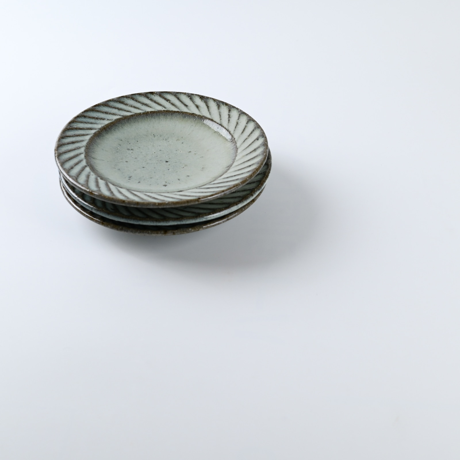 工房つちみ / 5寸リム平皿 しのぎ green | 作り手,工房つちみ | 和食器通販 eyl utsuwa(エイル ウツワ)