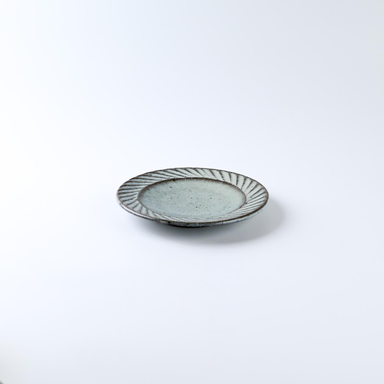 工房つちみ / 5寸リム平皿 しのぎ green | 作り手,工房つちみ | 和食器通販 eyl utsuwa(エイル ウツワ)