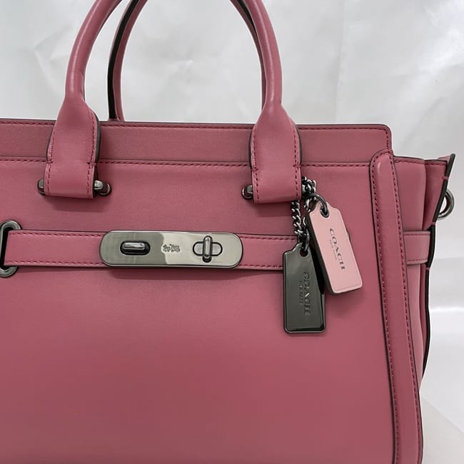 コーチ 2way バッグ スワッガー 27 f-23537 ピンク 55496 美品 レザー