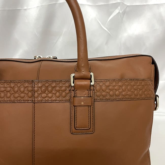 コーチ ビジネスバッグ ec-23480 ブラウン シグネチャー F70454 ブリーフケース レザー 中古 COACH 書類バッグ ハンドバッグ ロゴ エンボス ファスナー 定番 人気 男性 メンズ 鞄 バッグ 革 通勤 通学 仕事 お洒落 シンプル 高級感 上品 ブランド 本物 鑑定済み コーチ ビジネスバッグ ec-23480 ブラウン シグネチャー F70454