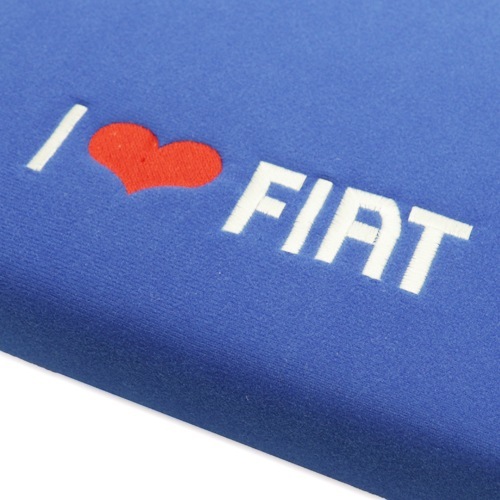 FIAT 500 I LOVE FIAT 刺繍 シートクッション(ブルー)｜ラテン車の雑貨とパーツ通販 FLATOUT