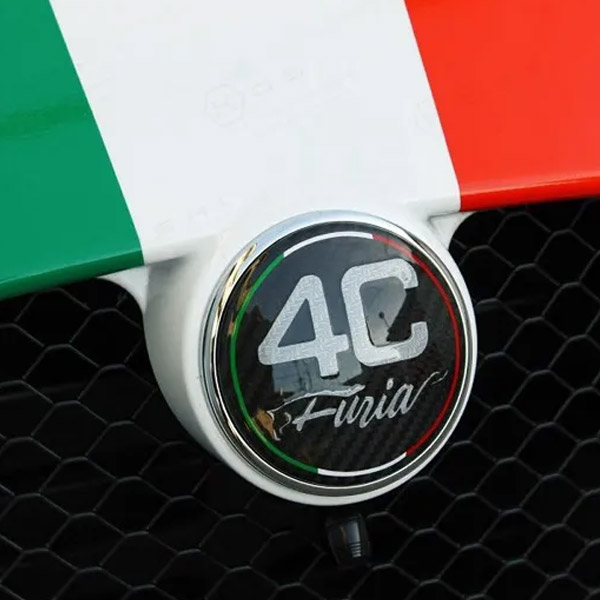 KOSHI Alfa Romeo 4C カーボンエンブレムカバーキット｜ラテン車の雑貨とパーツ通販 FLATOUT